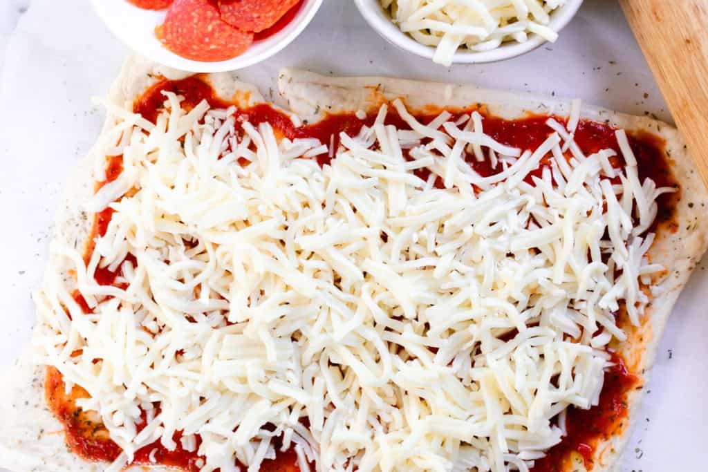 Simple Dutch Oven Pizza Recipe - Cast Iron Skillet Cooking