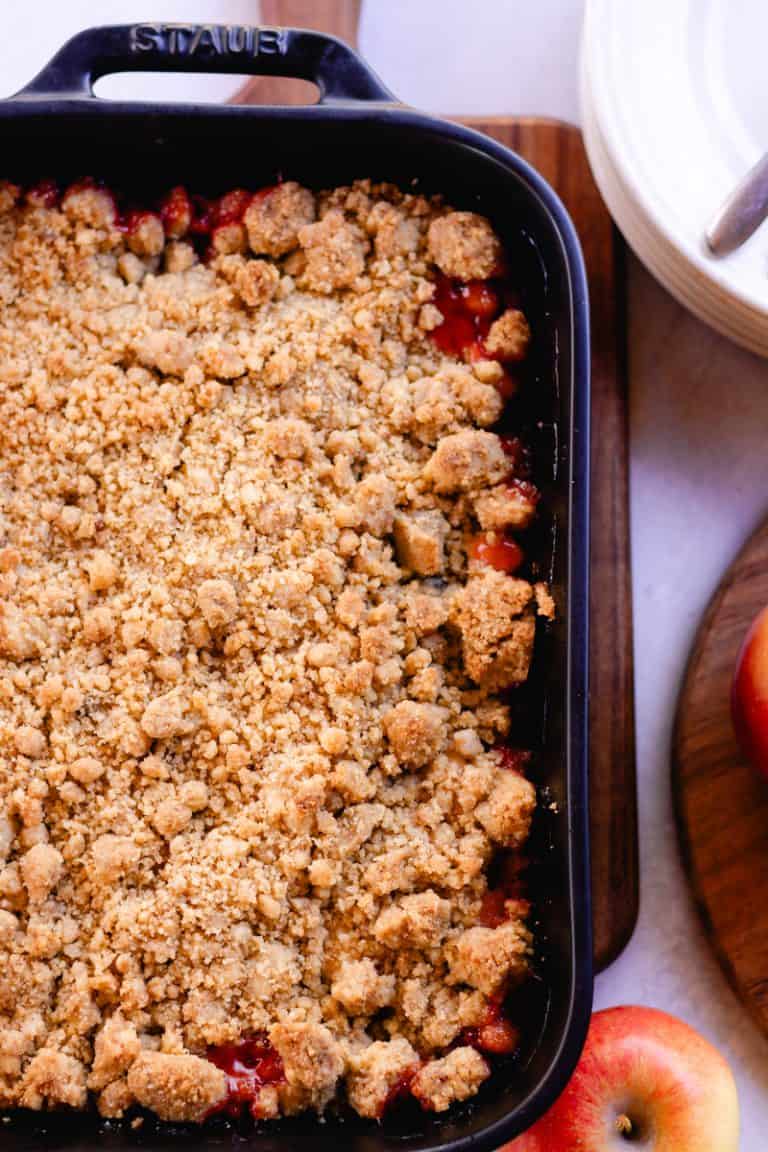 The Best Apple and Strawberry Crumble | Easy Recipe - Cast Iron Skillet ...